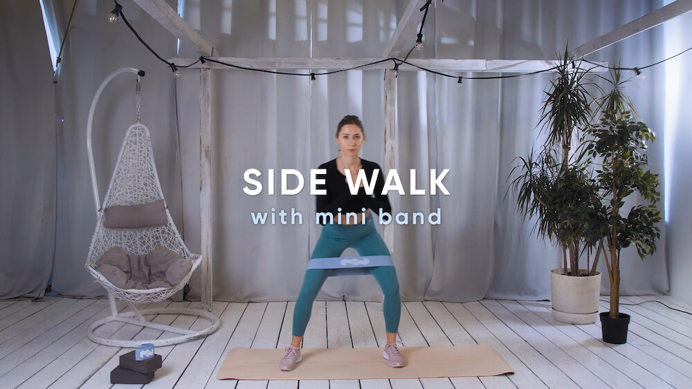 Side walk with mini band | Atlas ćwiczeń | Centrum Respo
