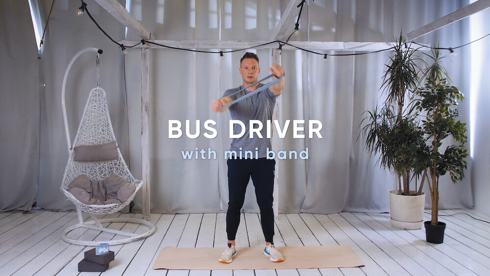 Bus driver with mini band | Atlas ćwiczeń | Centrum Respo