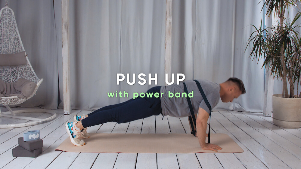 Push up with power band | Atlas ćwiczeń | Centrum Respo