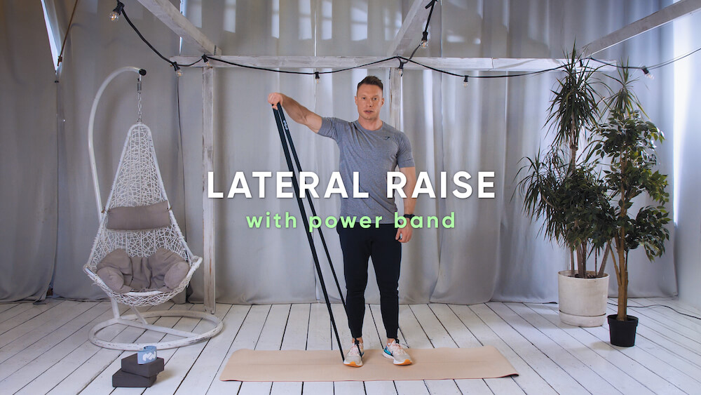 Lateral raise with power band (Wznosy bokiem z gumą power band) | Atlas ćwiczeń | Centrum Respo