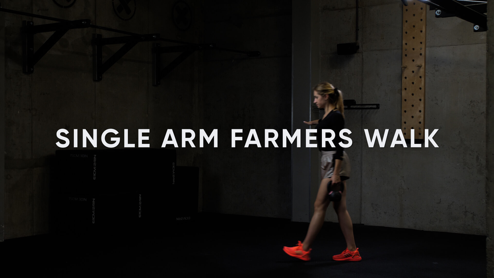 Single Arm Farmers Walk | Atlas ćwiczeń | Centrum Respo