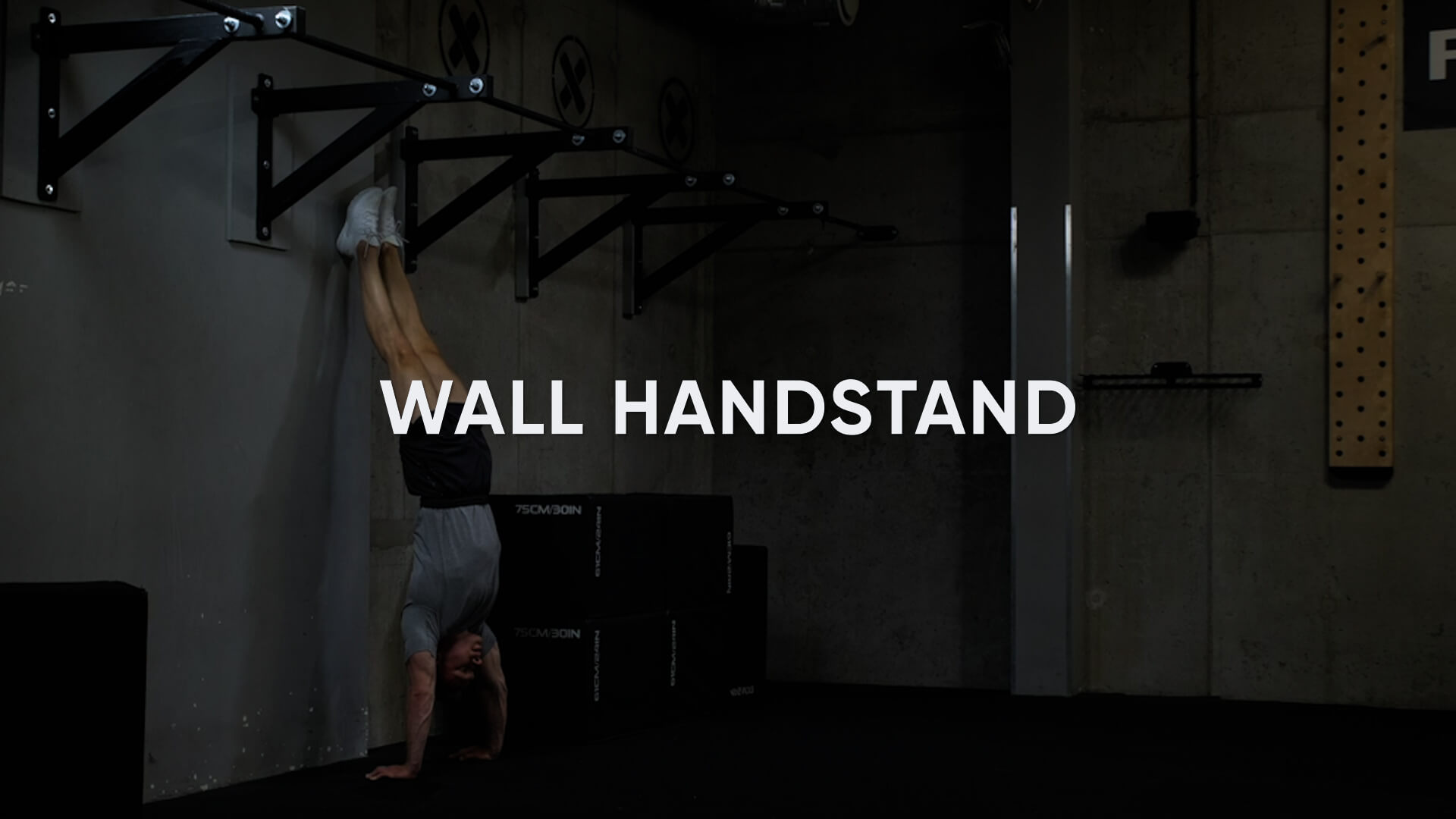 Wall Handstand | Atlas ćwiczeń | Centrum Respo