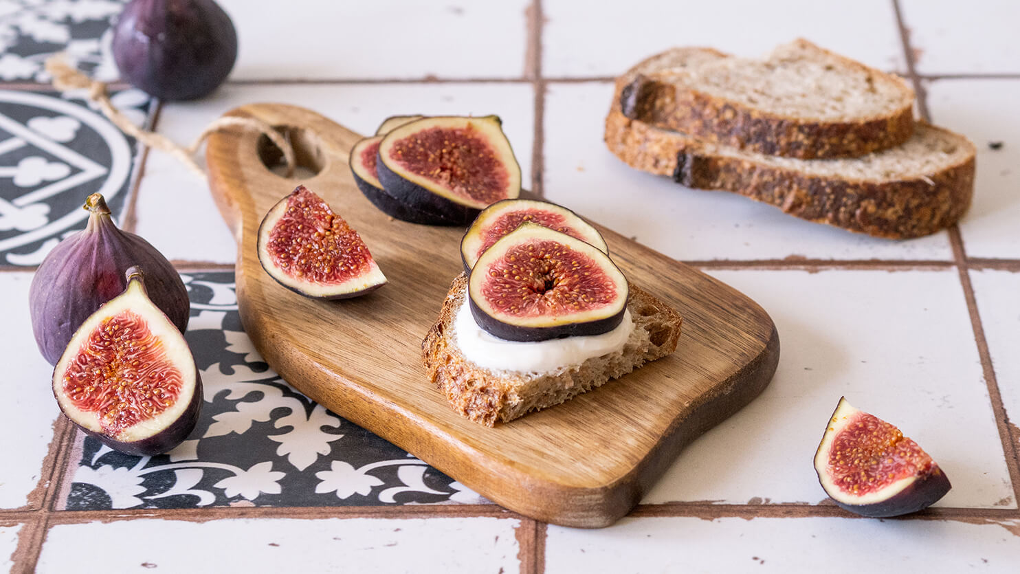 Kanapki z ricottą i figami | Przepisy dietetyczne | Centrum Respo