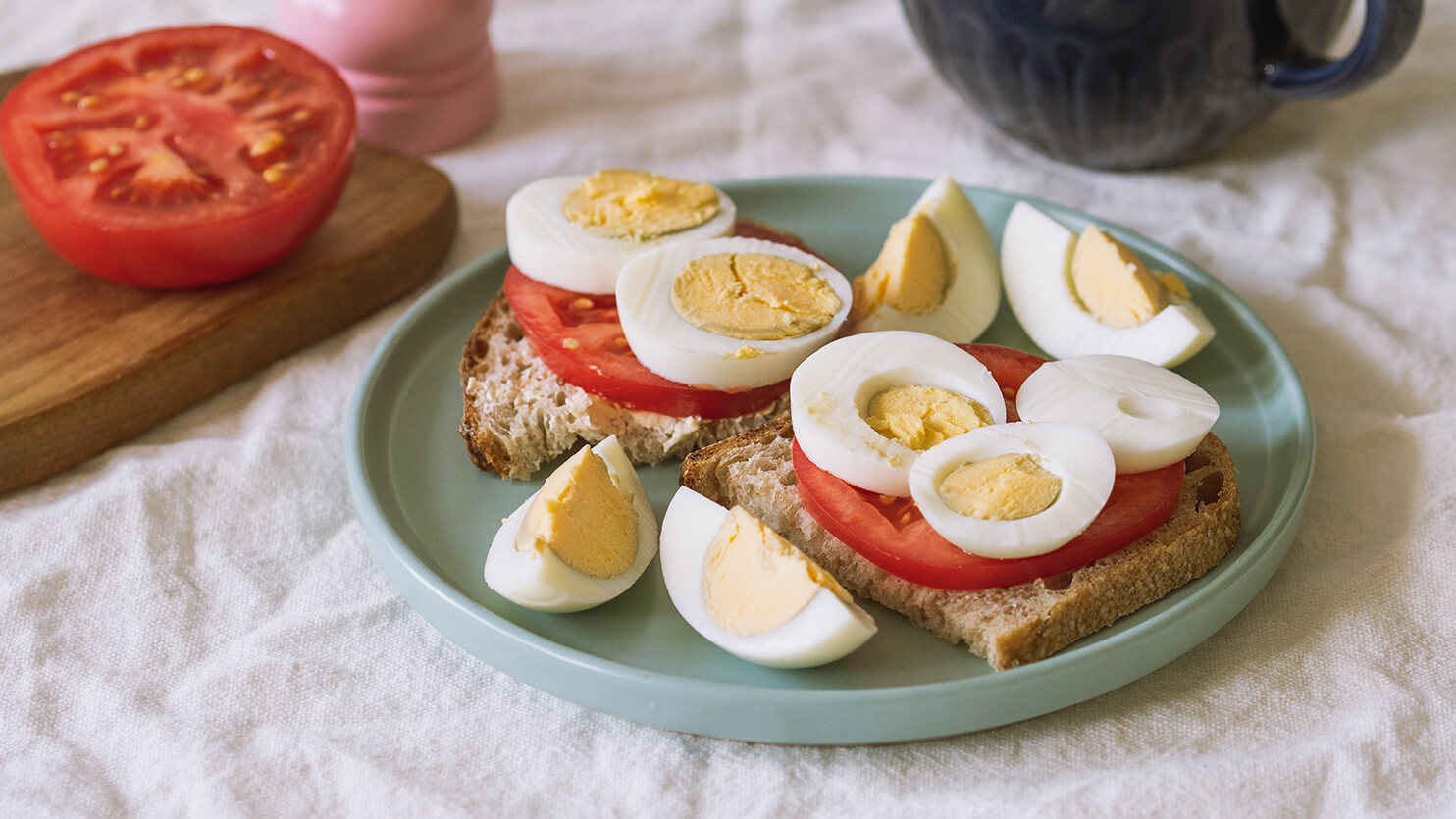 Kanapki z jajkiem na twardo i warzywami | Przepisy dietetyczne | Centrum Respo